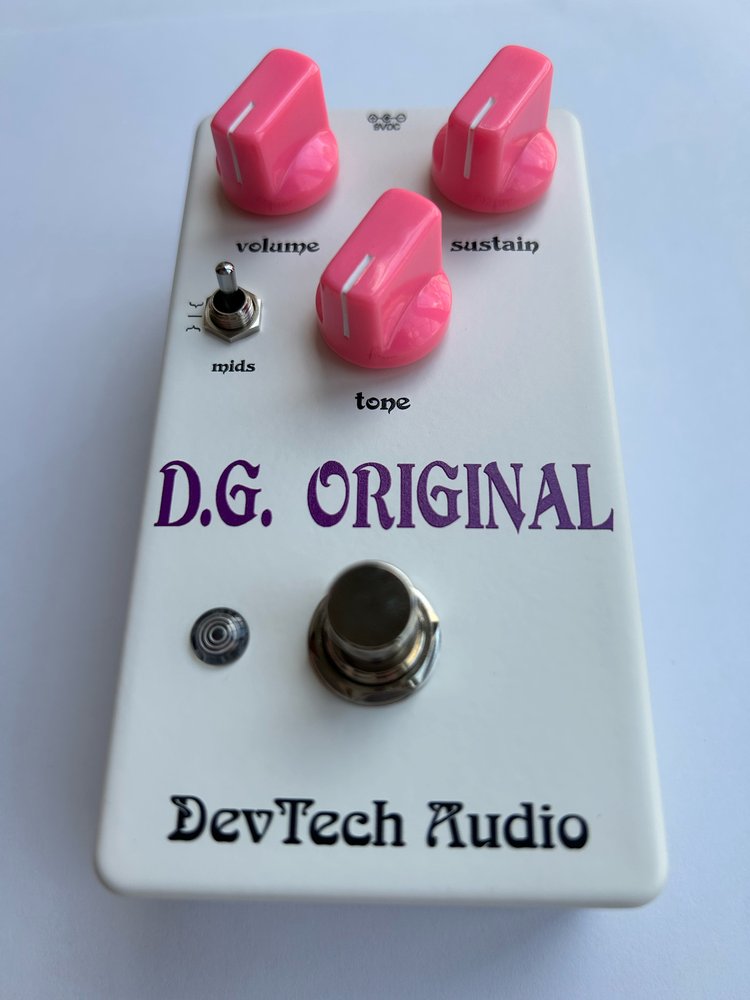 DevTech DG Original – Destroy All Guitars